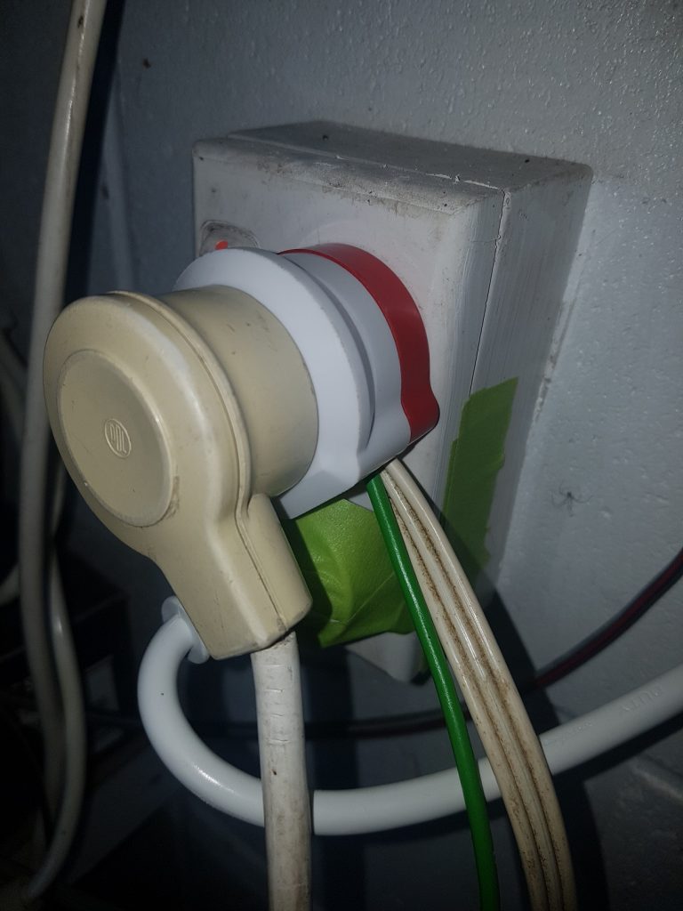 Remembering the PDL 40A Interrupted phase tap-on plug – Matt's Tech Pages