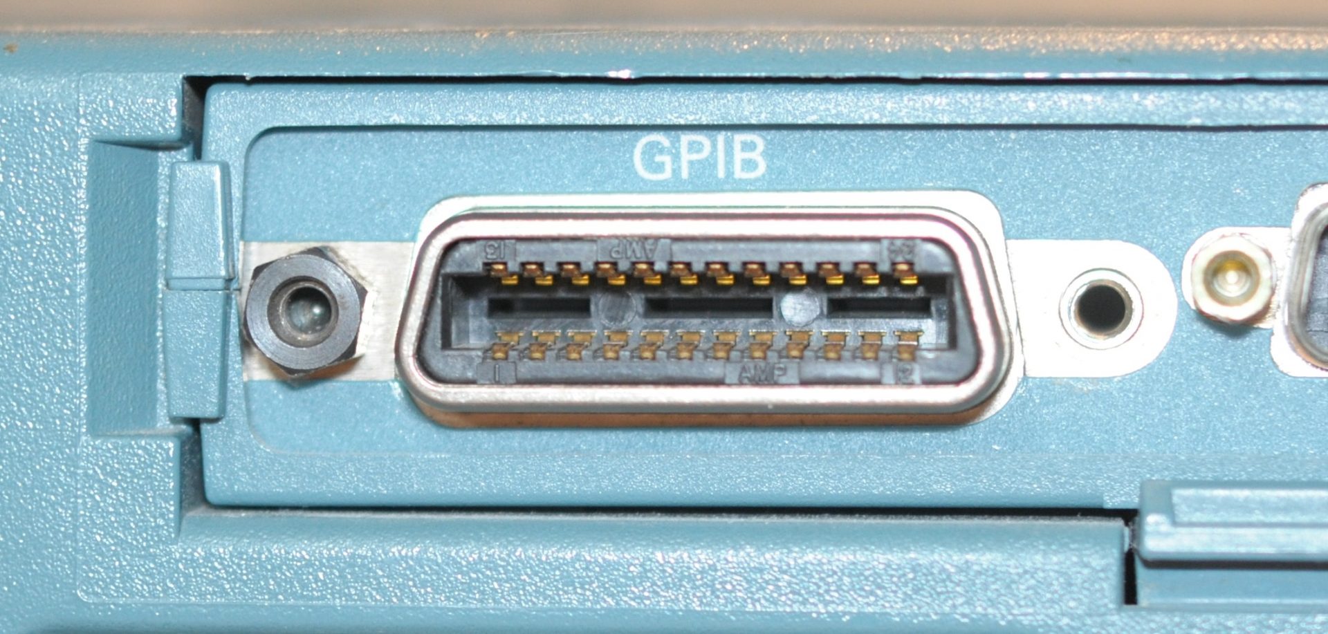 Lost a Tektronix GPIB screw? – Matt's Tech Pages